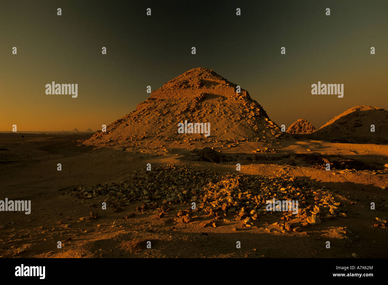 Piramide di neferirkare immagini e fotografie stock ad alta risoluzione ...