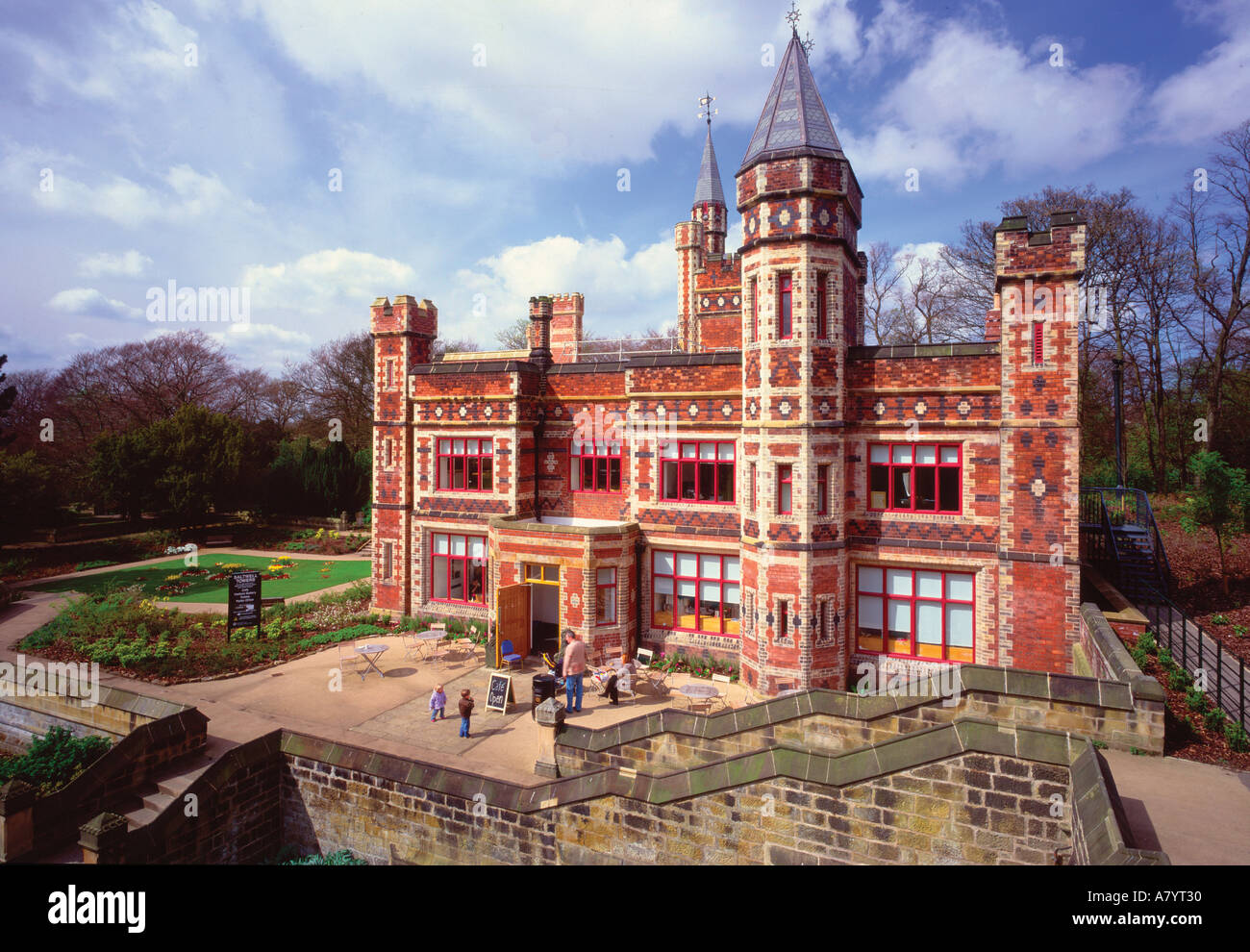 Saltwell towers saltwell park gateshead immagini e fotografie stock ad ...