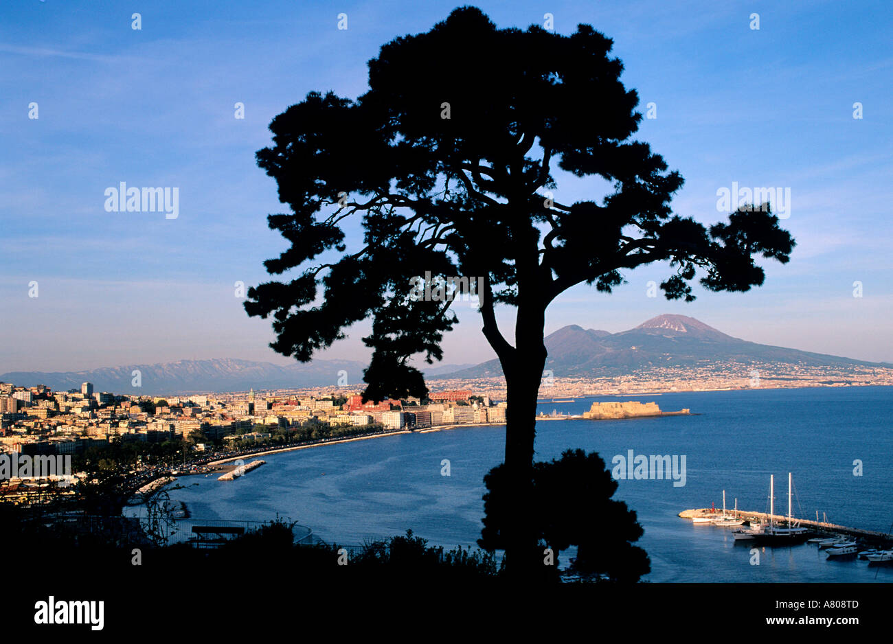 La baia di napellina a mergellina immagini e fotografie stock ad alta ...