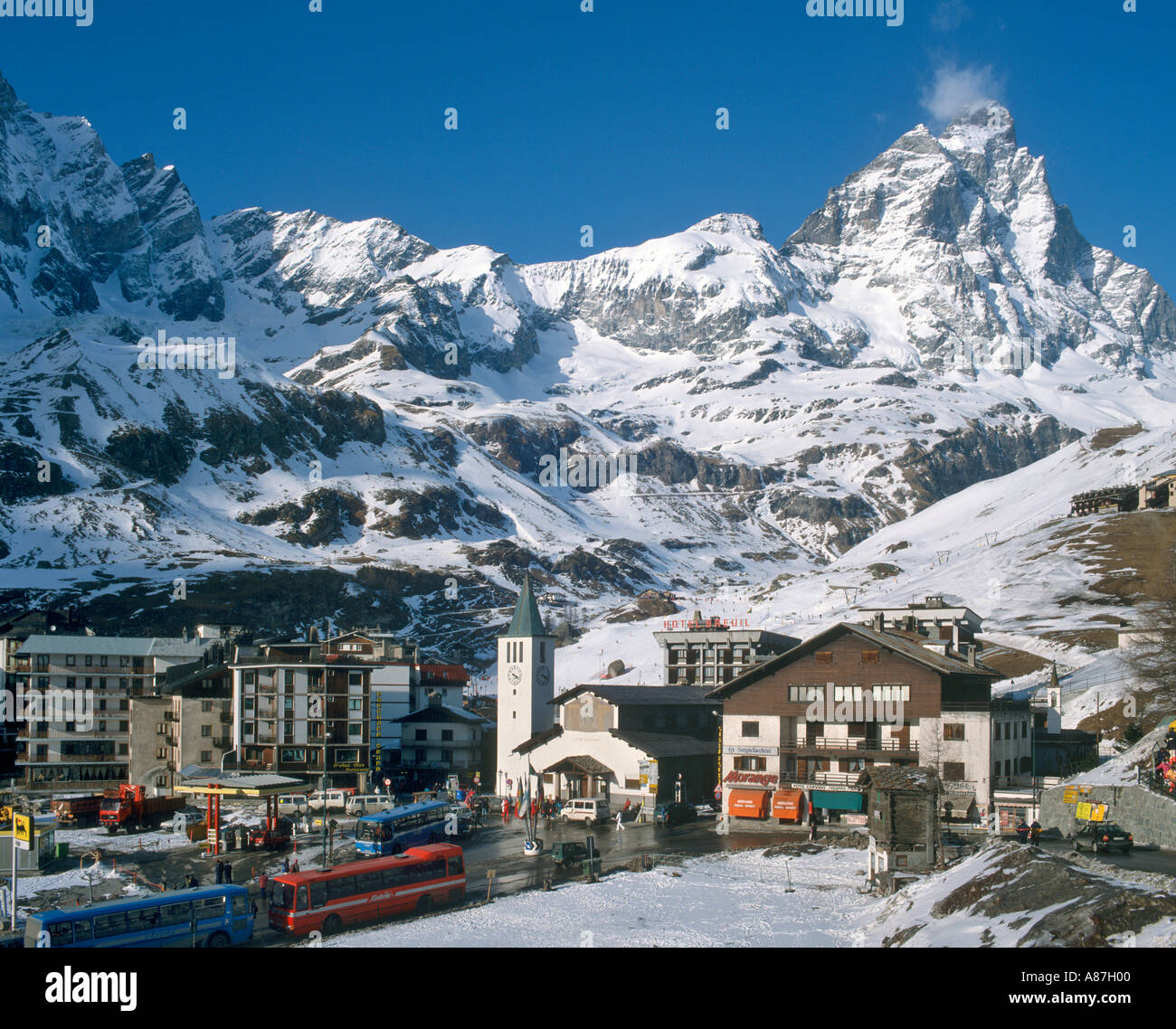 Piste cervinia immagini e fotografie stock ad alta risoluzione - Alamy