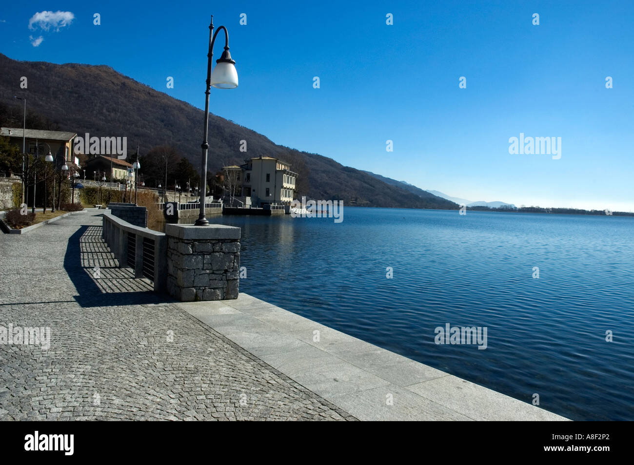 Lago di mergozzo maggiore immagini e fotografie stock ad alta ...