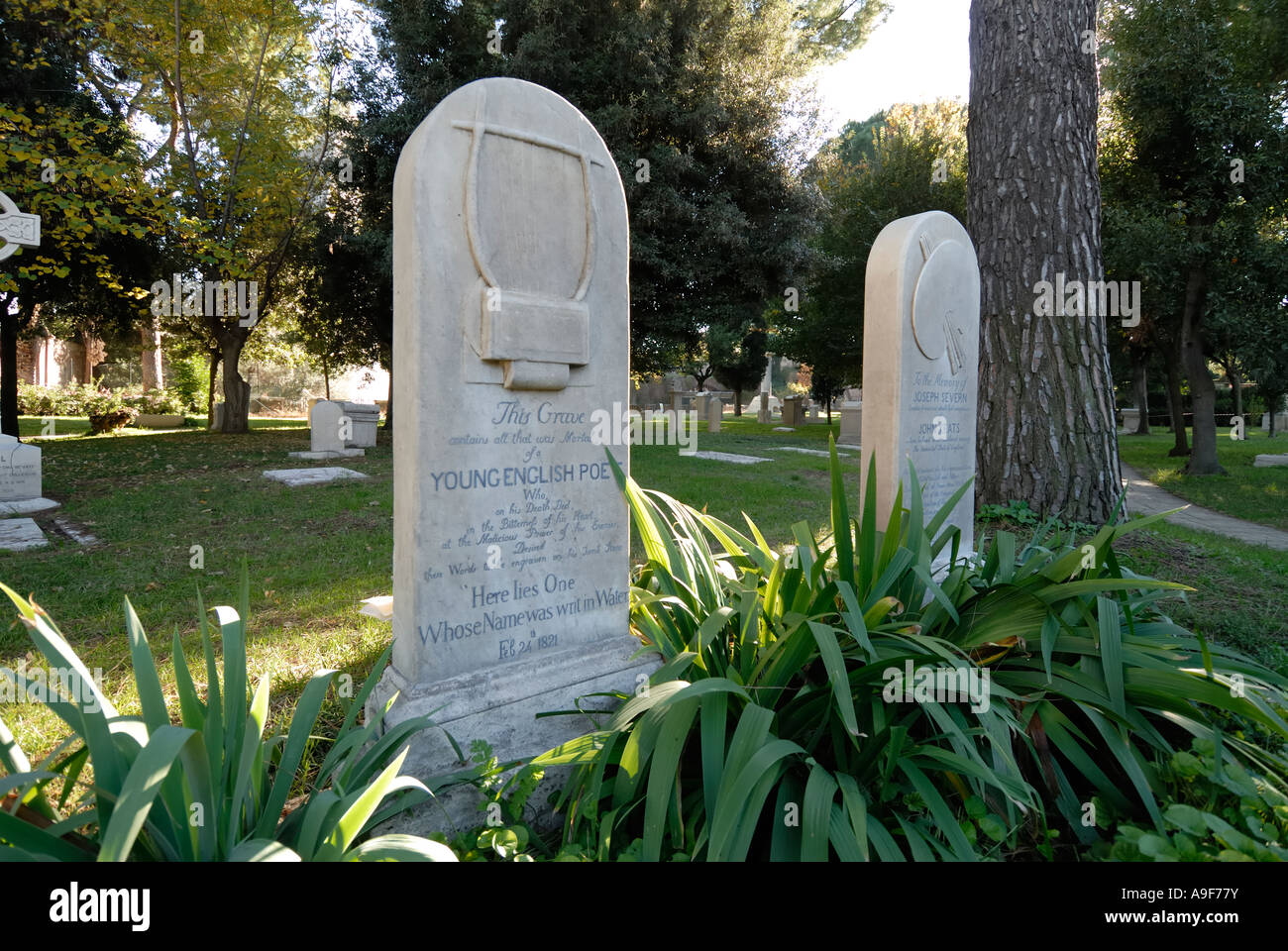 Roma Italia la tomba del poeta inglese John Keats cimitero protestante ...