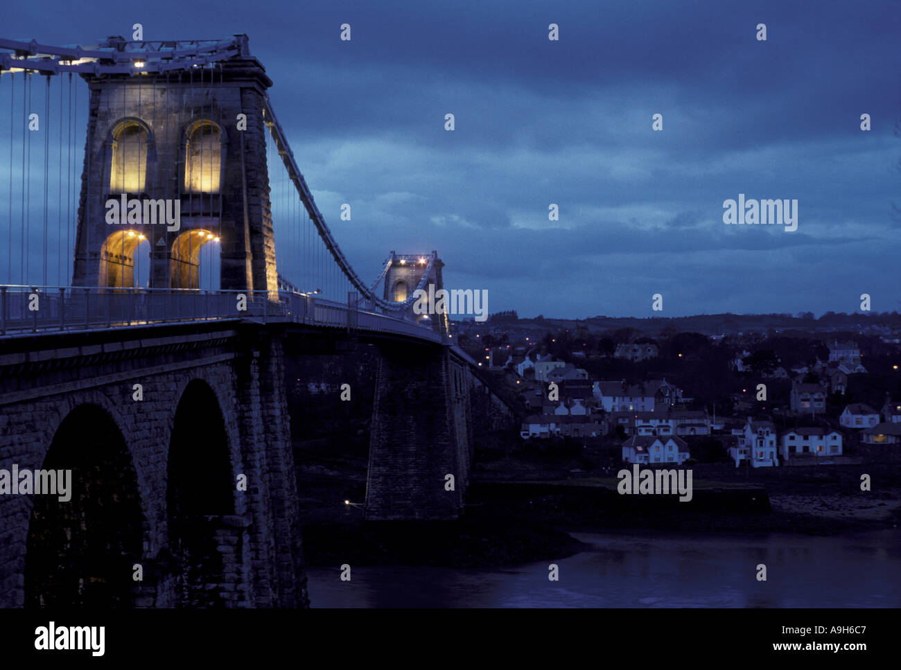 Ponte sospeso di menai immagini e fotografie stock ad alta risoluzione ...