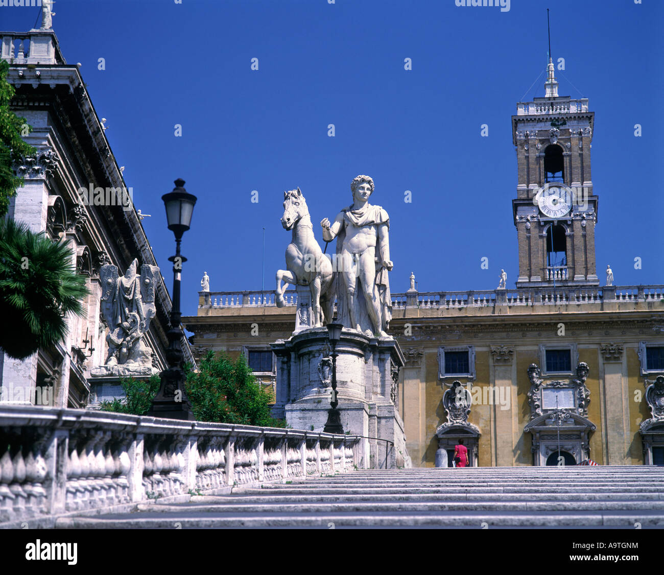 Dioscuri statues immagini e fotografie stock ad alta risoluzione - Alamy