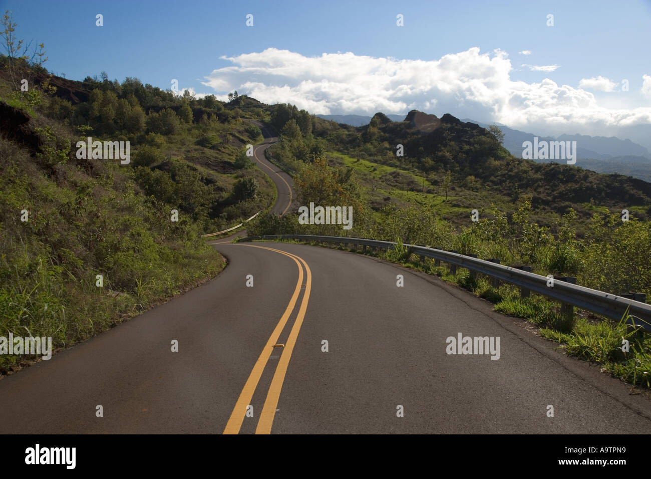 Curva stradale immagini e fotografie stock ad alta risoluzione - Alamy