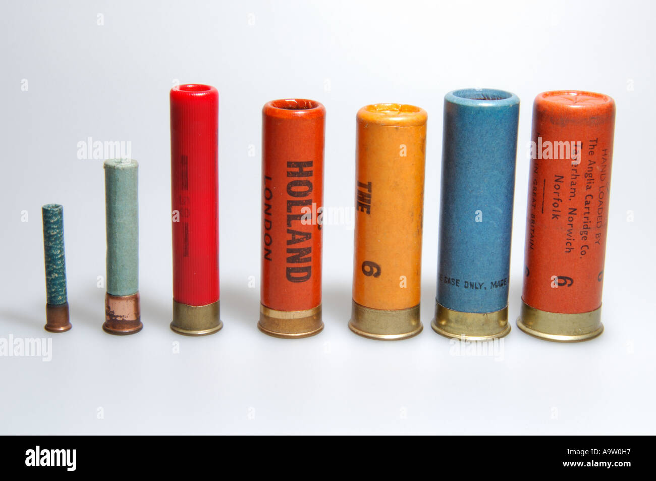 Due cartucce shotgun calibro 12 immagini e fotografie stock ad alta ...