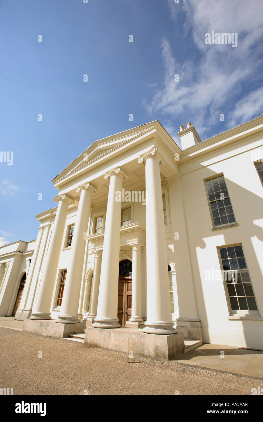 Elaborato portico neoclassico immagini e fotografie stock ad alta ...