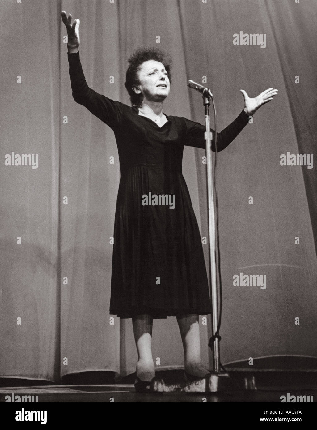 Edith piaf immagini e fotografie stock ad alta risoluzione - Alamy