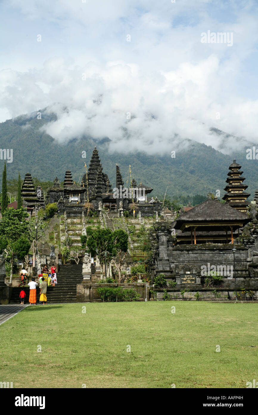 Tempio besakih bali agung vulcano immagini e fotografie stock ad alta ...