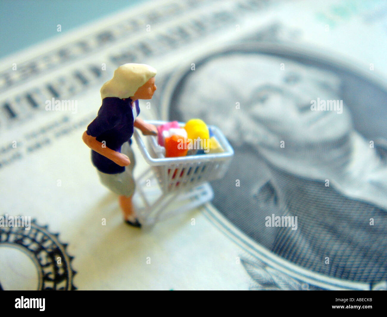 Costo medio del dollaro immagini e fotografie stock ad alta risoluzione ...