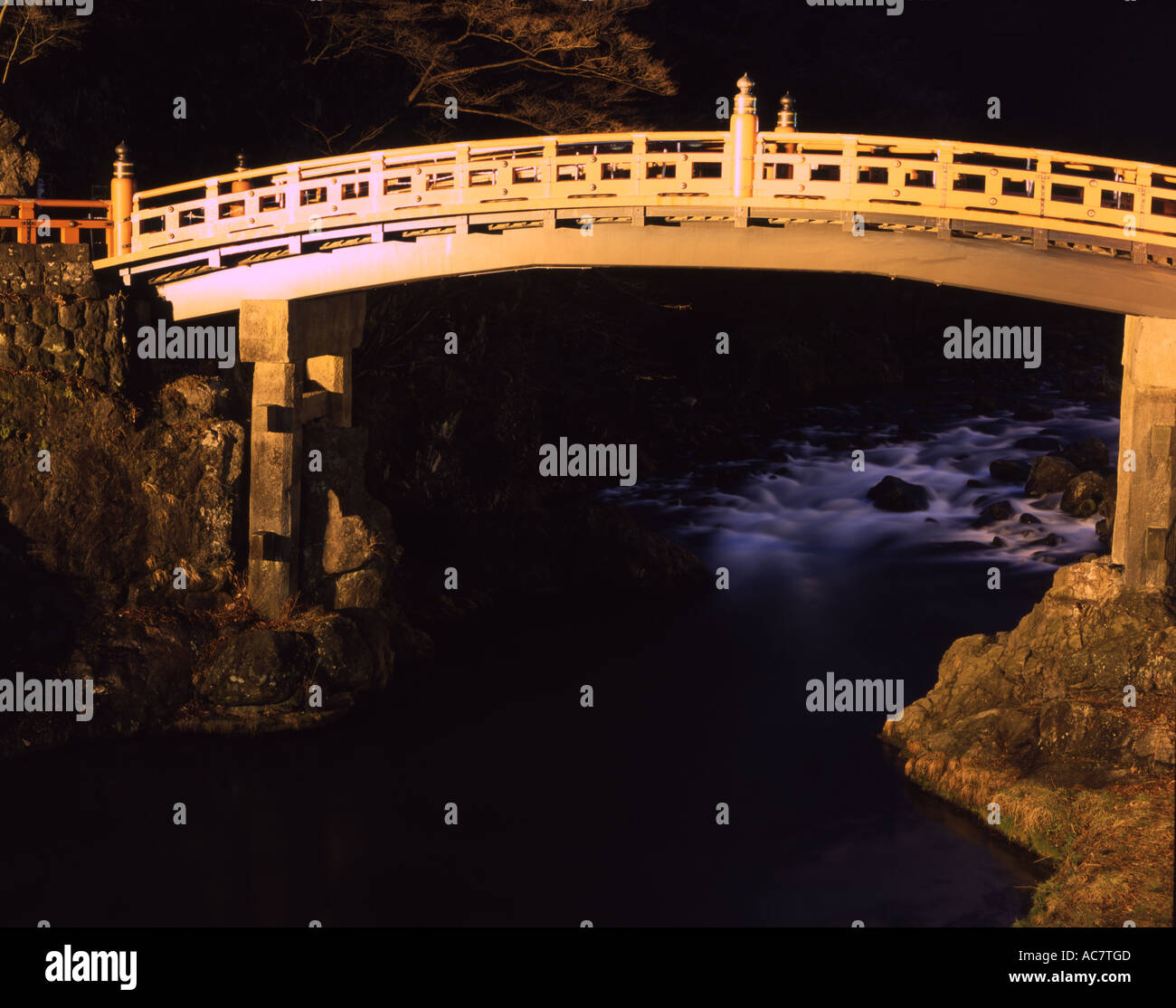 Sacro Shinkyo Bridge Nikko. Uno del Giappone del tre ponti più famosi ...
