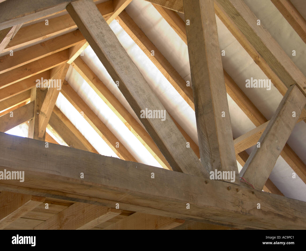 Capriate in legno immagini e fotografie stock ad alta risoluzione - Alamy