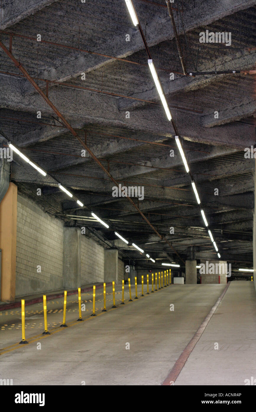 Luce del garage immagini e fotografie stock ad alta risoluzione - Alamy