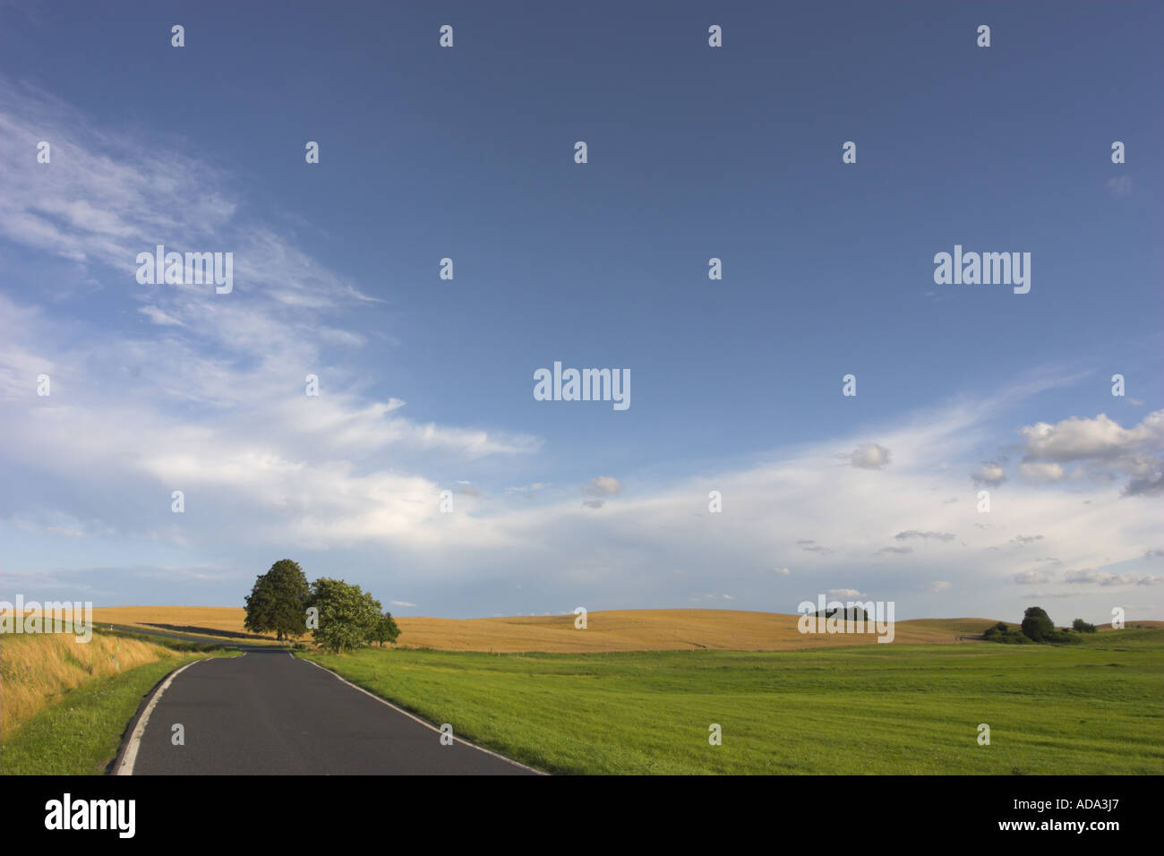 Paesaggio tedesco con strada immagini e fotografie stock ad alta ...