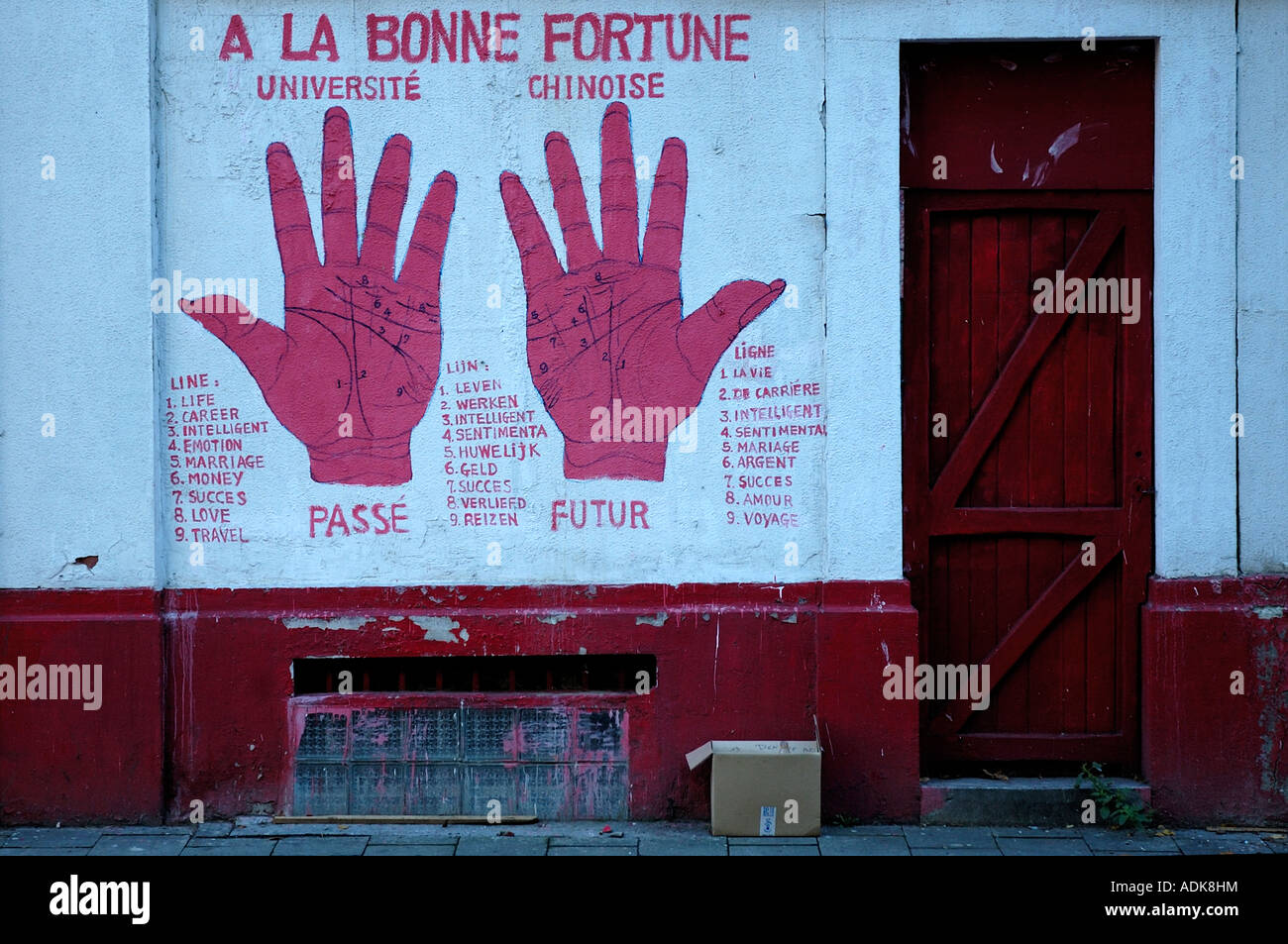 Mano di linee immagini e fotografie stock ad alta risoluzione - Alamy