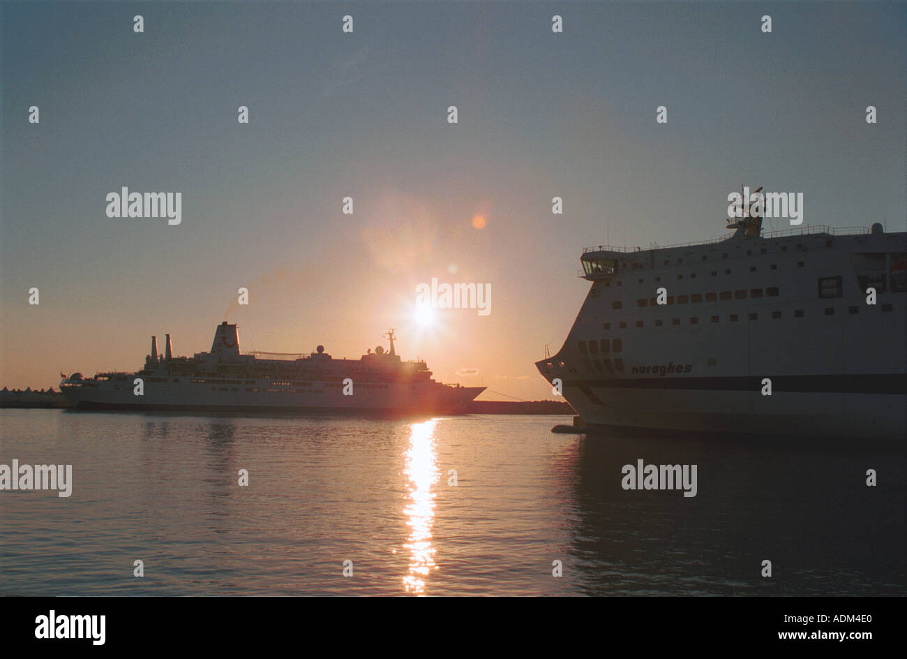 Navi da crociera nel porto di porto franco immagini e fotografie stock ...