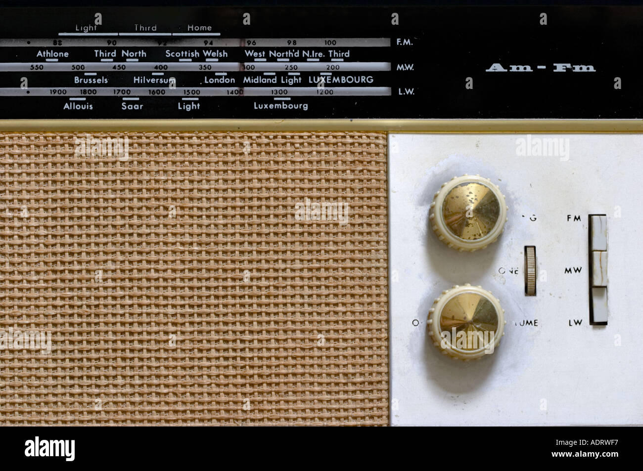 Vecchie radio immagini e fotografie stock ad alta risoluzione - Alamy