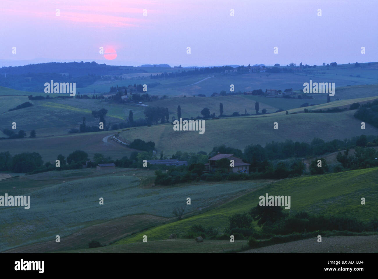 Tramonto della campagna toscana immagini e fotografie stock ad alta ...
