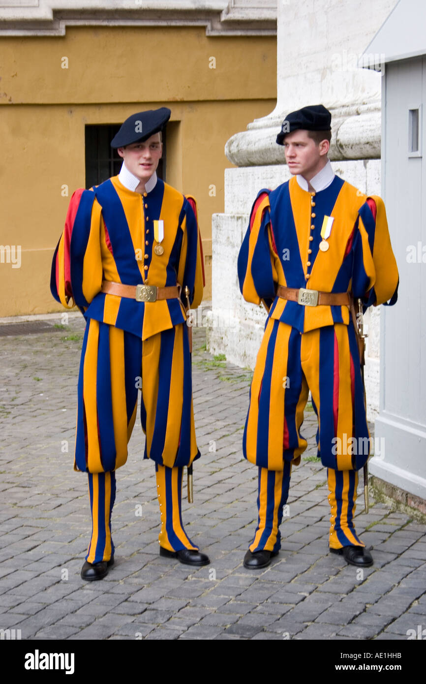 Guardie svizzere vaticane immagini e fotografie stock ad alta ...