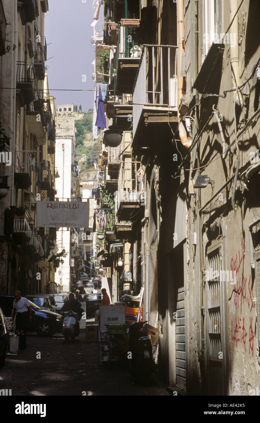 I vicoli secondari di napoli immagini e fotografie stock ad alta ...