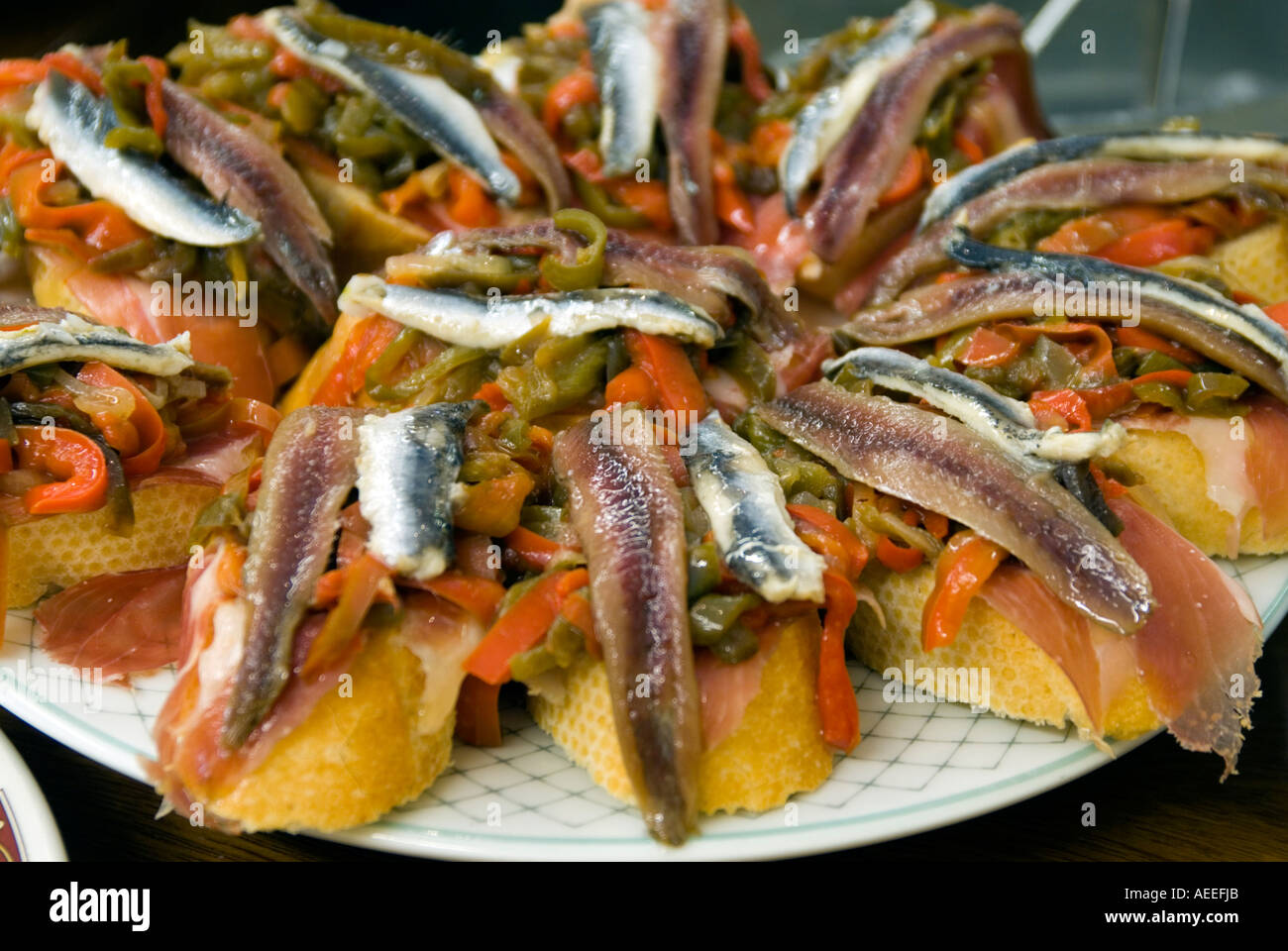 Pinchos in un bar di San Sebastian, Spagna Foto stock - Alamy