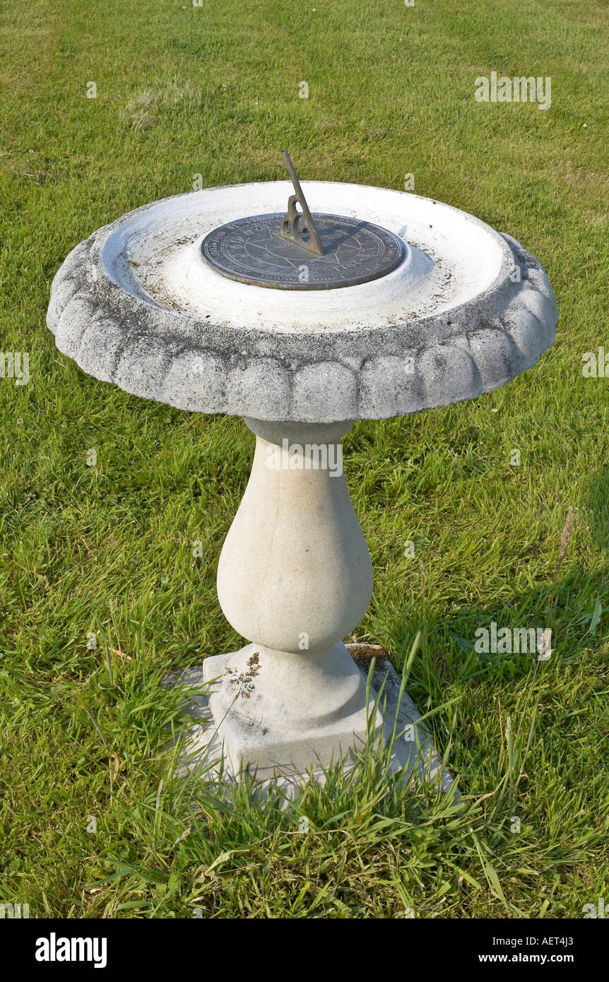 Meridiana verticale a gnomone verticale immagini e fotografie stock ad ...