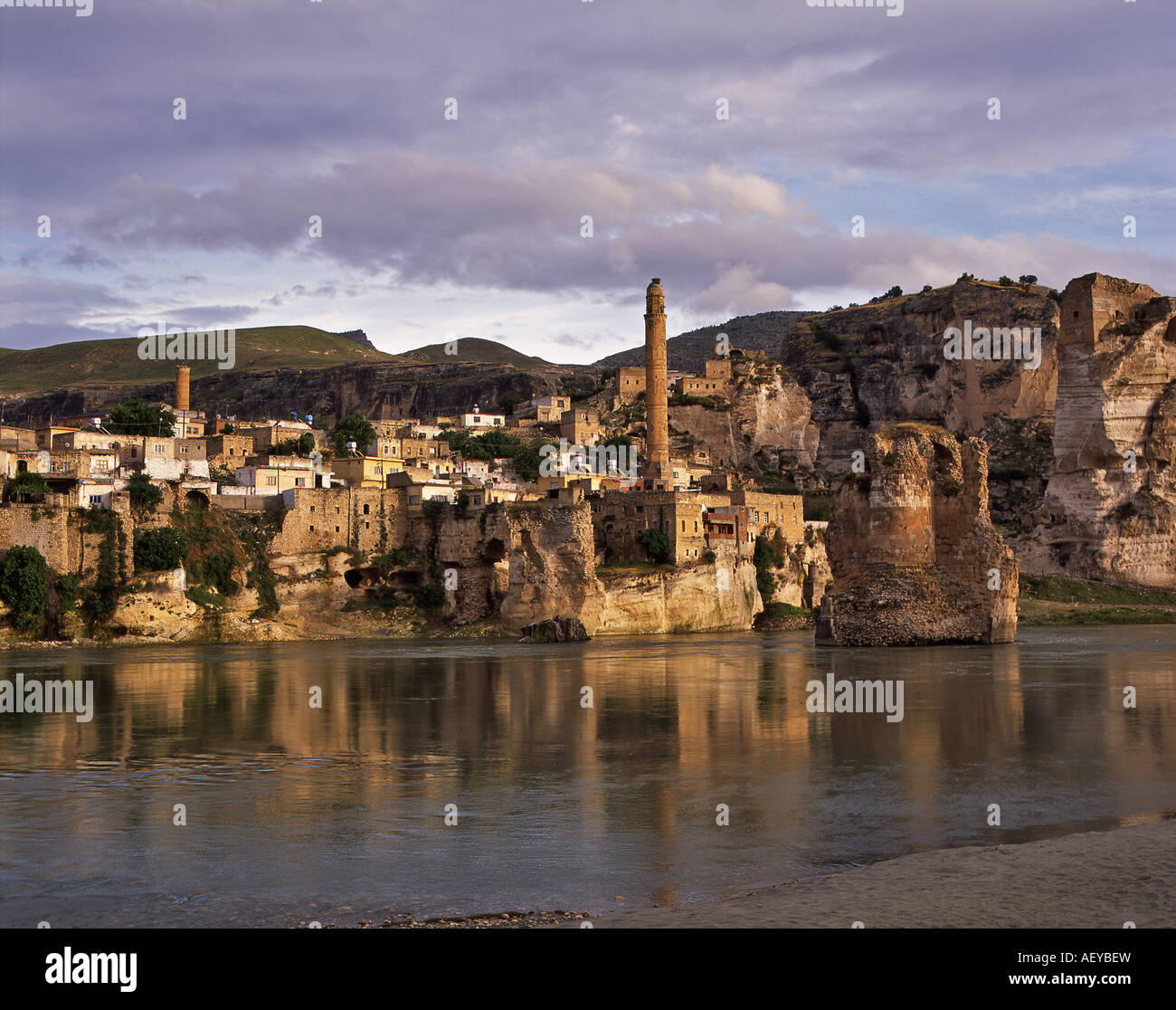 Il fiume Tigri e antica città di Hasankeyf Batman, Turchia Foto stock ...