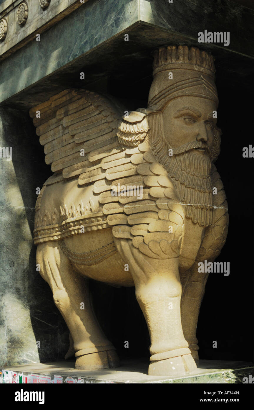 Lamassu Gopatshah scultura toro alato con barbuto volto umano custodi ...