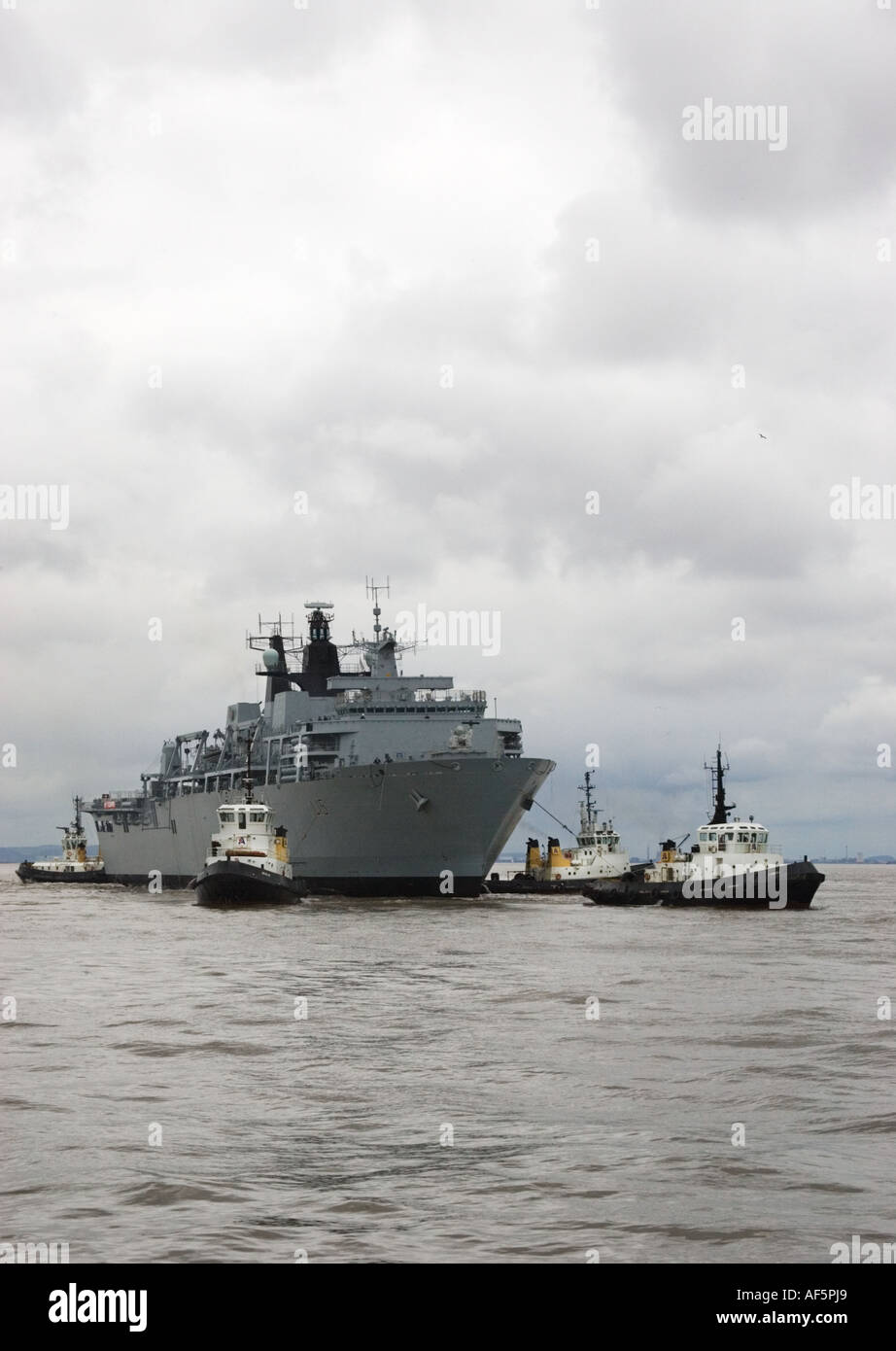 Royal navy assault ship hms bulwark immagini e fotografie stock ad alta ...