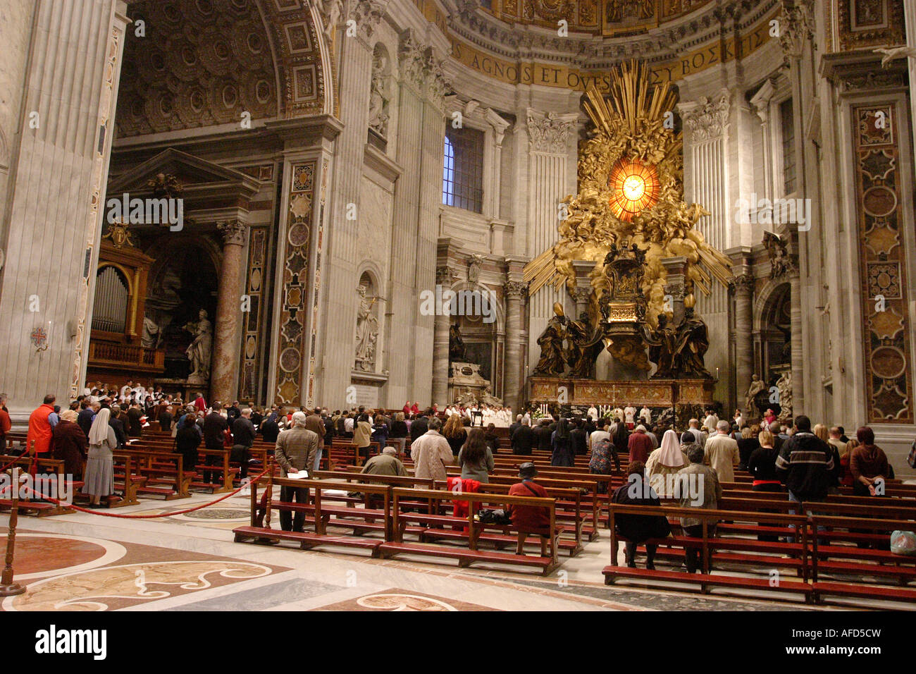 La Messa celebrata nella Basilica di San Pietro all'Altare Maggiore e ...