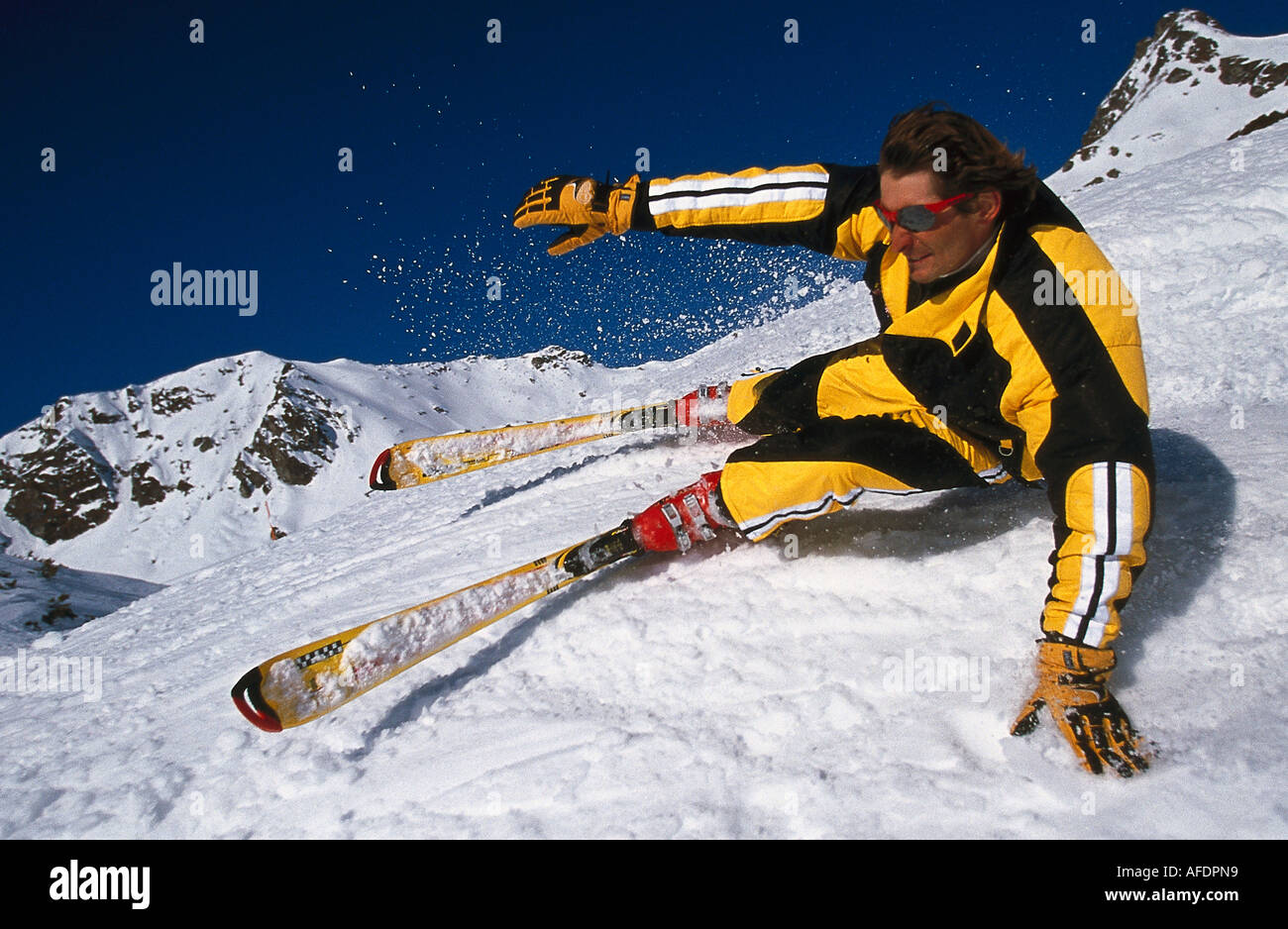 Intaglio di sci immagini e fotografie stock ad alta risoluzione - Alamy