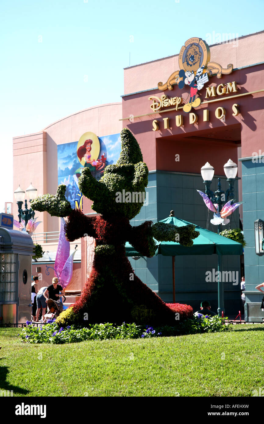 Walt disney and mickey mouse sculpture immagini e fotografie stock ad ...