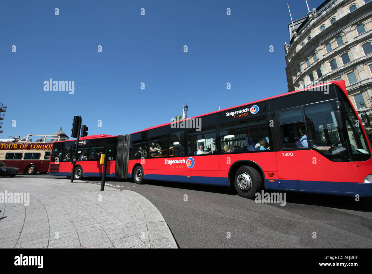 Bendy bus bendybus immagini e fotografie stock ad alta risoluzione - Alamy