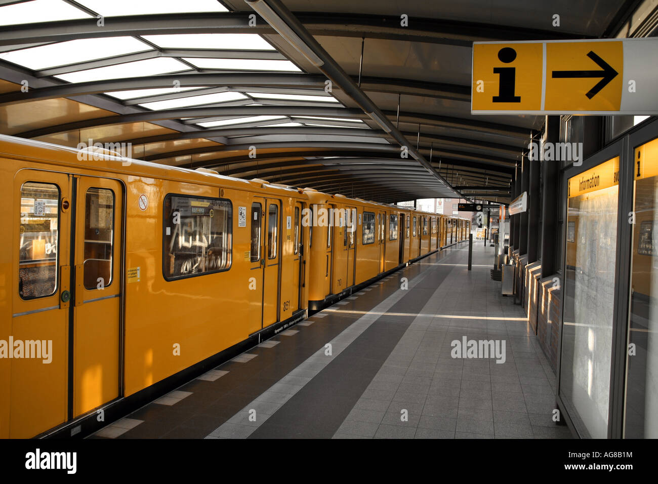 U bahn metro u bahn immagini e fotografie stock ad alta risoluzione - Alamy