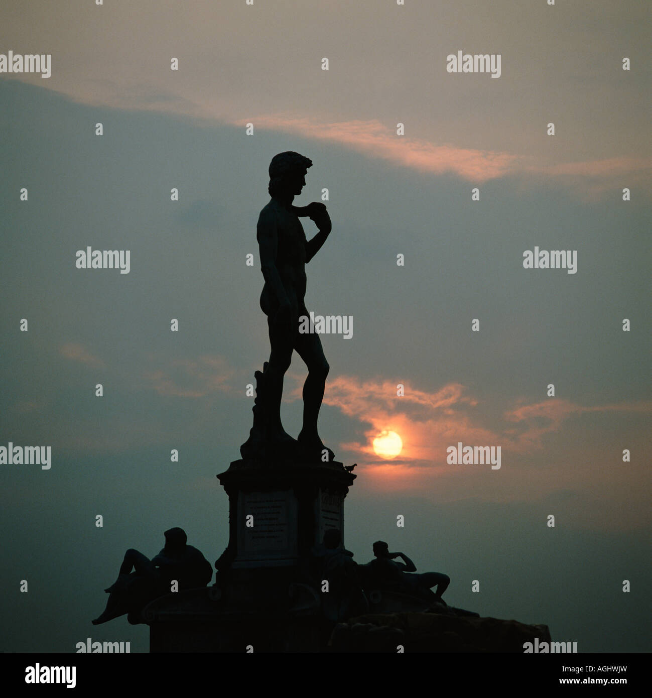 Michelangelos statua di davide su piazzale michelangelo firenze ...