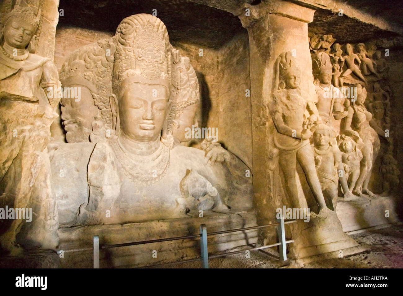 Grotte trimurti immagini e fotografie stock ad alta risoluzione - Alamy
