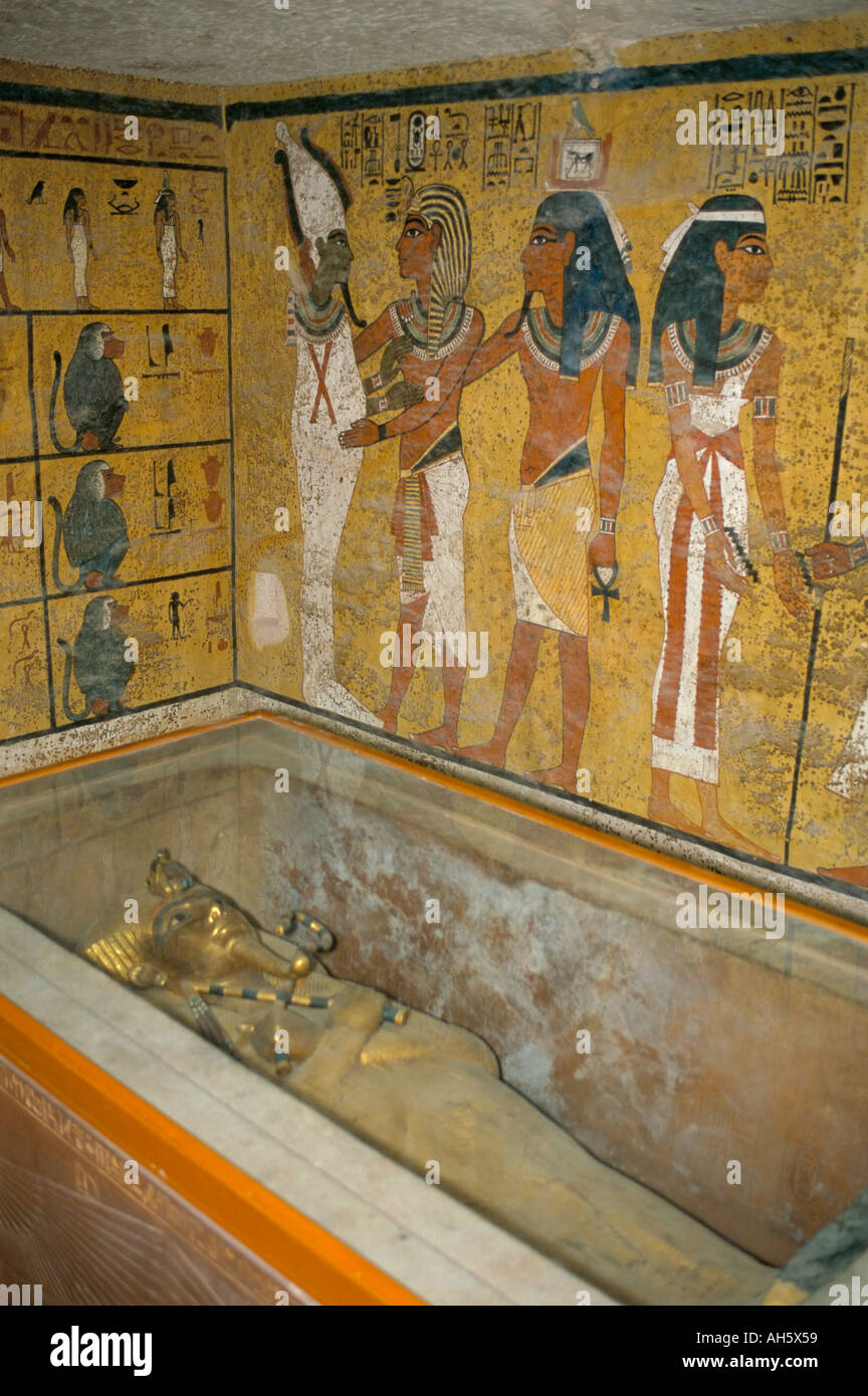 Interno della tomba di Tutankhamon la Valle dei Re del Patrimonio ...