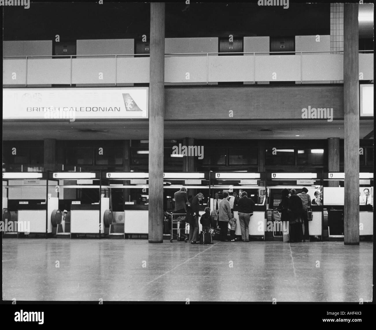 Check in desk immagini e fotografie stock ad alta risoluzione - Alamy