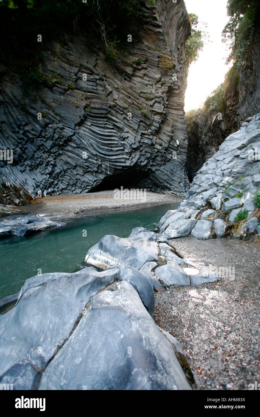 Colonne basaltiche a Gole d Alcantara Parco naturale gola basaltica ...