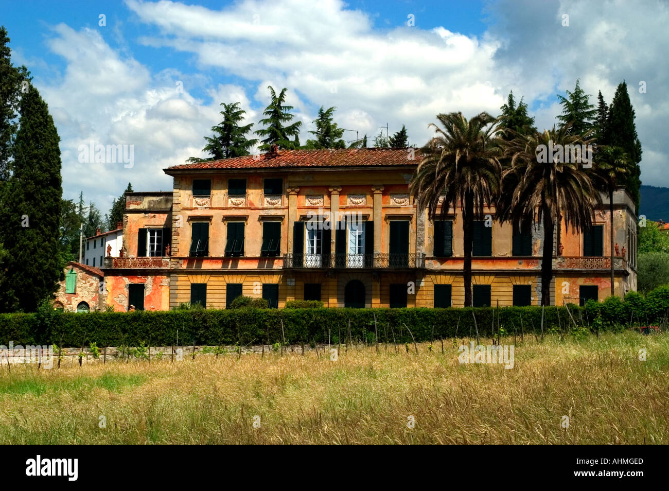 Villa tra lucca prato firenze immagini e fotografie stock ad alta ...