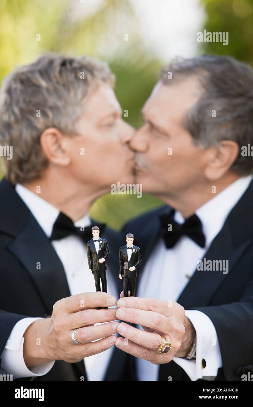 Mature Gay Couple Kissing Immagini E Fotografie Stock Ad Alta