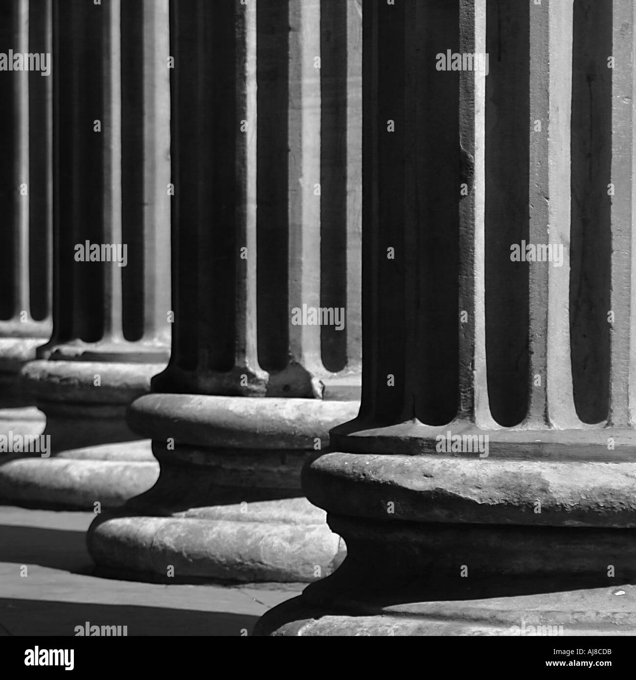 Linea di colonne immagini e fotografie stock ad alta risoluzione - Alamy