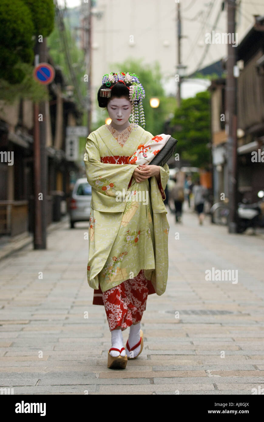 Geisha moderna immagini e fotografie stock ad alta risoluzione - Alamy