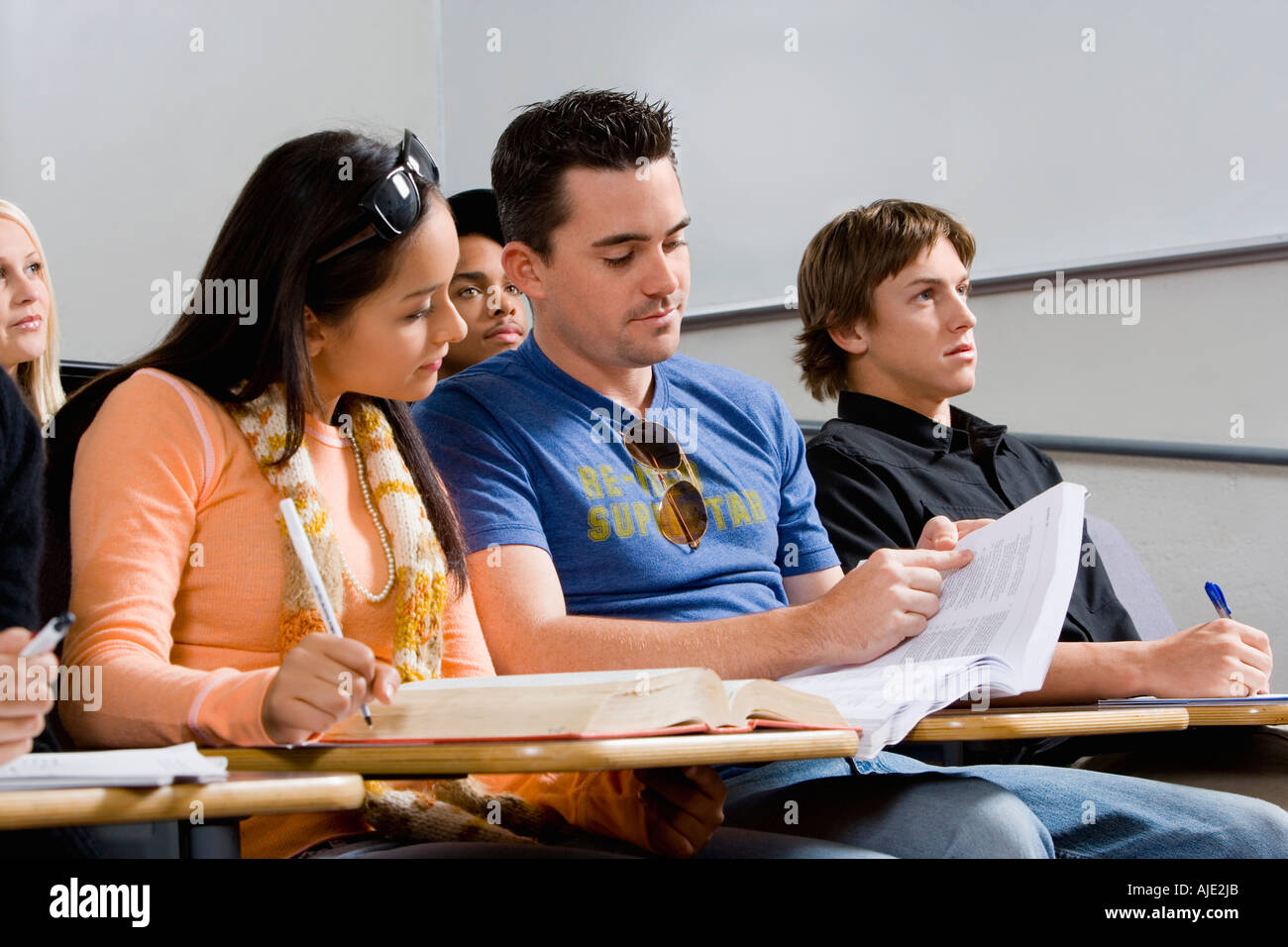 Sono tutti studenti che hanno immagini e fotografie stock ad alta ...