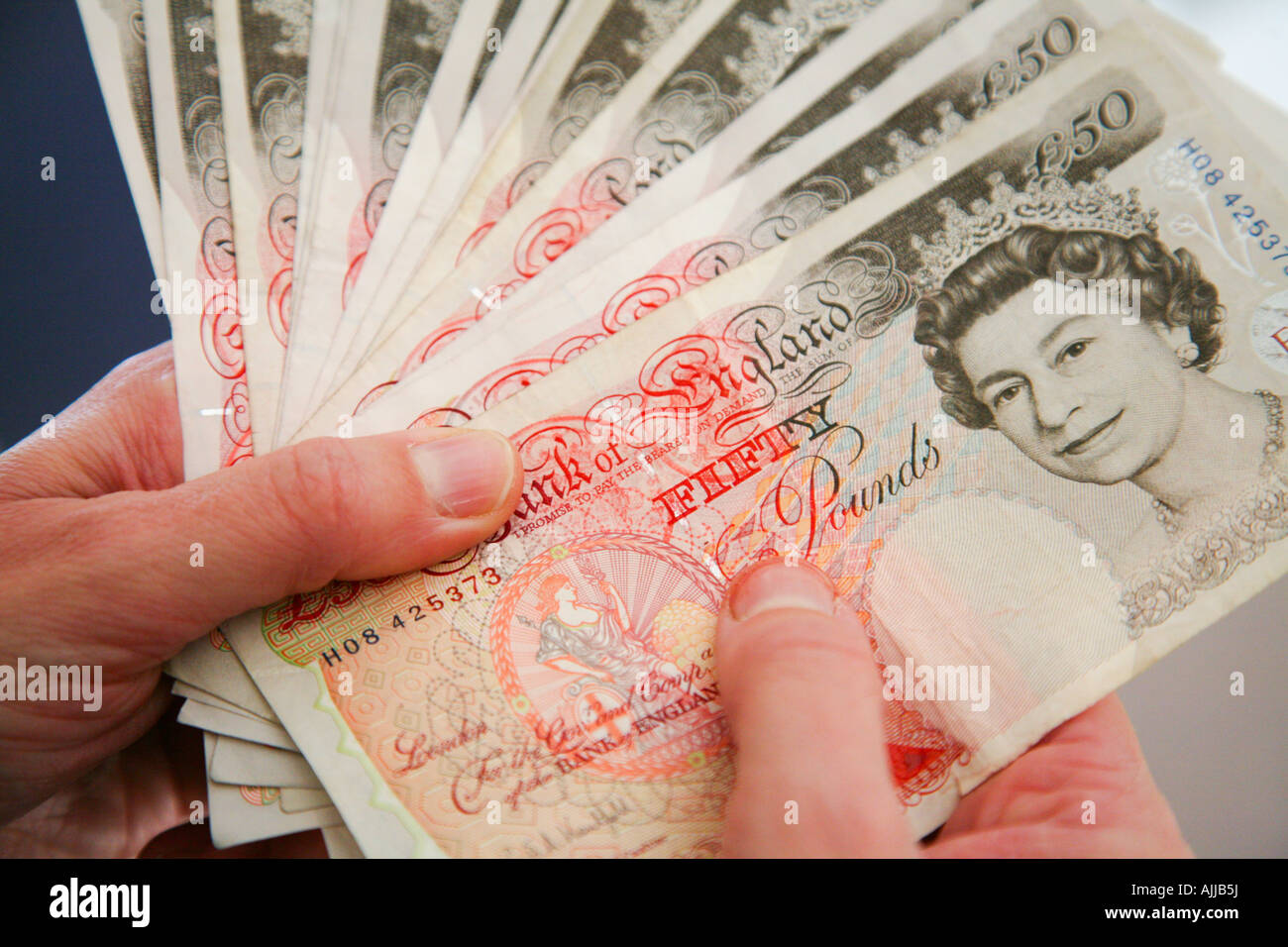 Wad fifty pound notes immagini e fotografie stock ad alta risoluzione ...