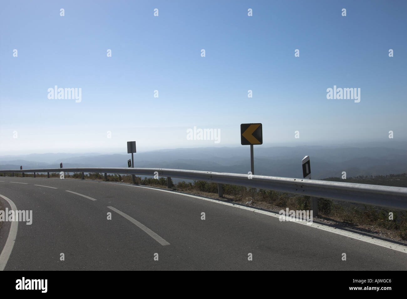 Curva stradale immagini e fotografie stock ad alta risoluzione - Alamy