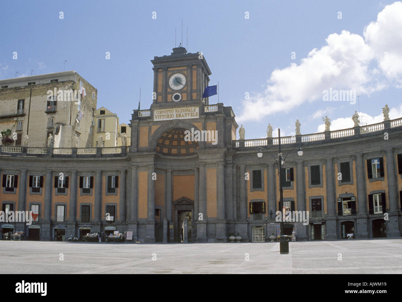 Il Convitto Nazionale Vittorio Emanuele II una scuola in Piazza Dante ... Il Convitto Nazionale Vittorio Emanuele II una scuola in Piazza Dante ...