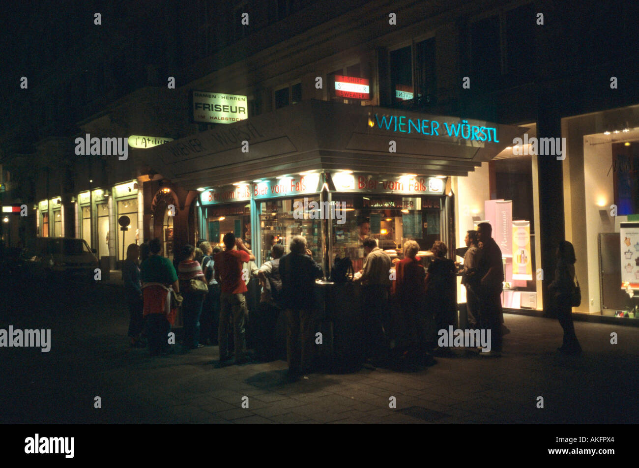 Wurstel stand immagini e fotografie stock ad alta risoluzione - Alamy