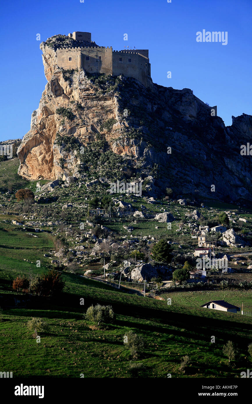 Castello mussomeli immagini e fotografie stock ad alta risoluzione - Alamy