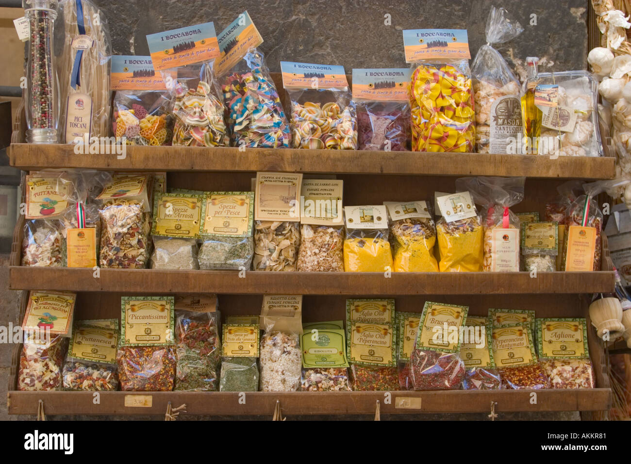 Pacchetti di pasta immagini e fotografie stock ad alta risoluzione - Alamy